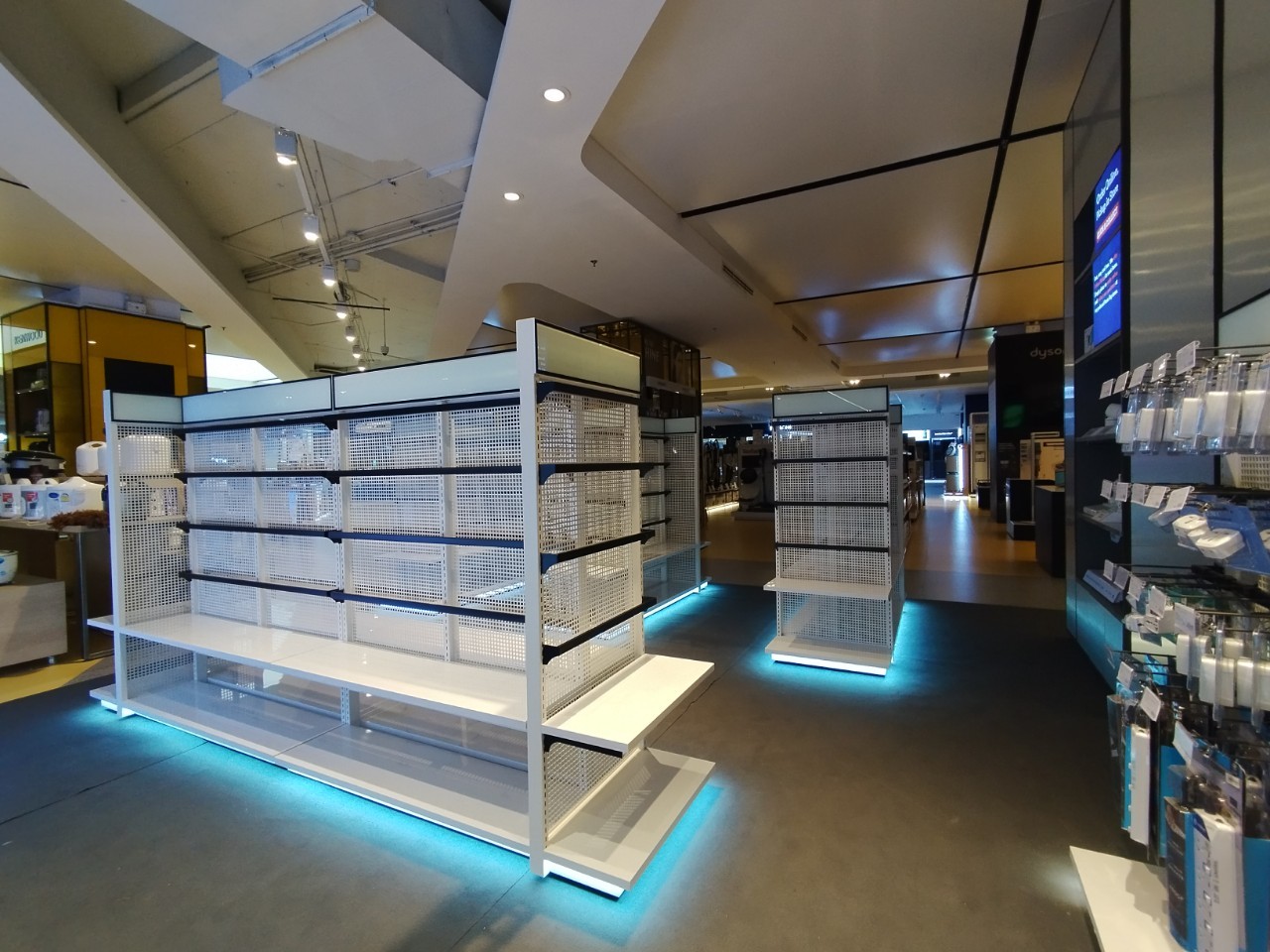 powerbuy Central World - New Look Design Co., Ltd.